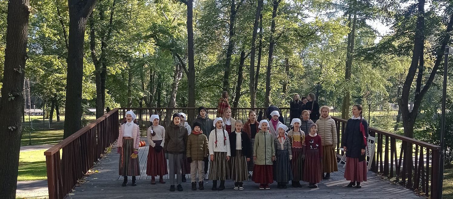 Rudens danči Dauderu parkā, 05.10.2024. - Rīgas Kultūru vidusskola